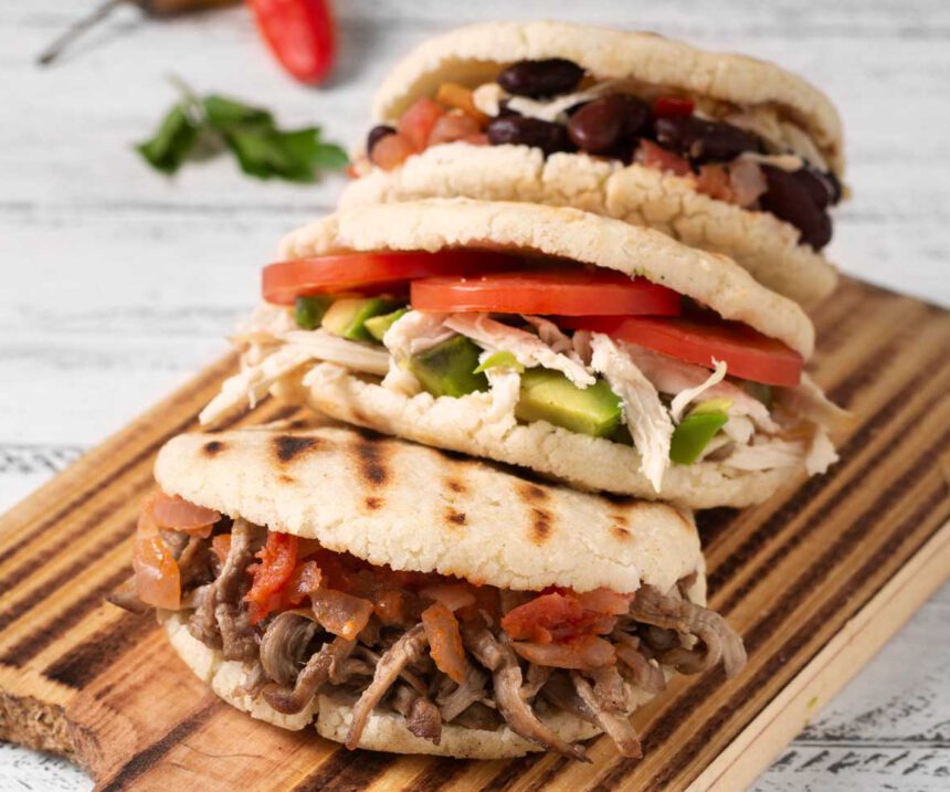 Cómo hacer arepas venezolanas (y los mejores rellenos)