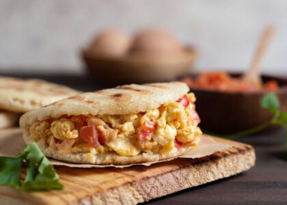 Cómo hacer arepas venezolanas (y los mejores rellenos)